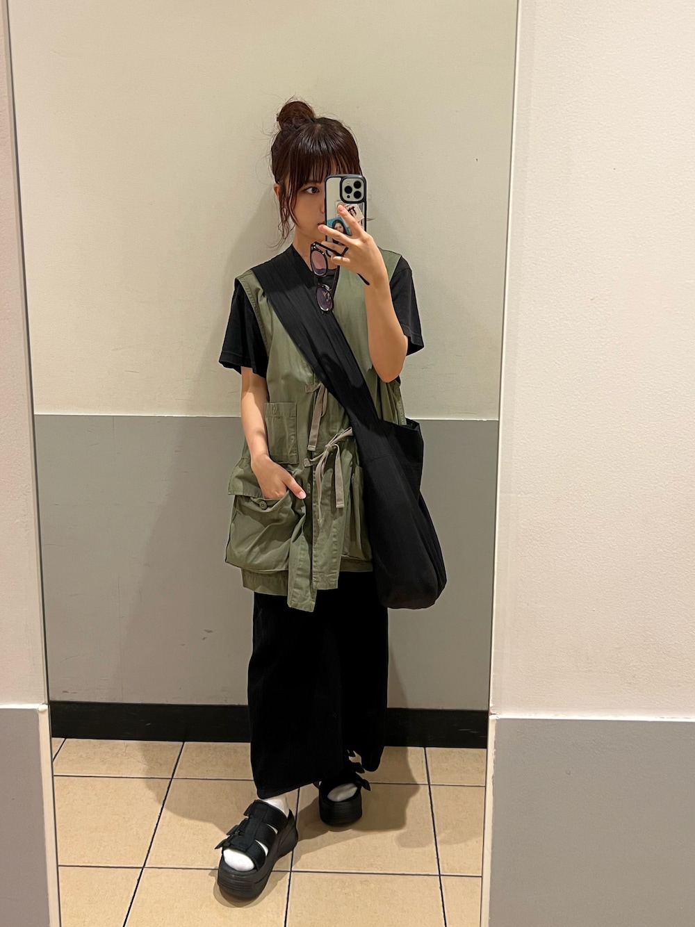 AIRI｜niko and...のベストを使ったコーディネート - WEAR