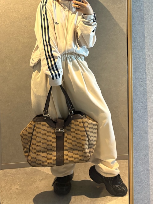 AIRI｜OAOのスニーカーを使ったコーディネート - WEAR