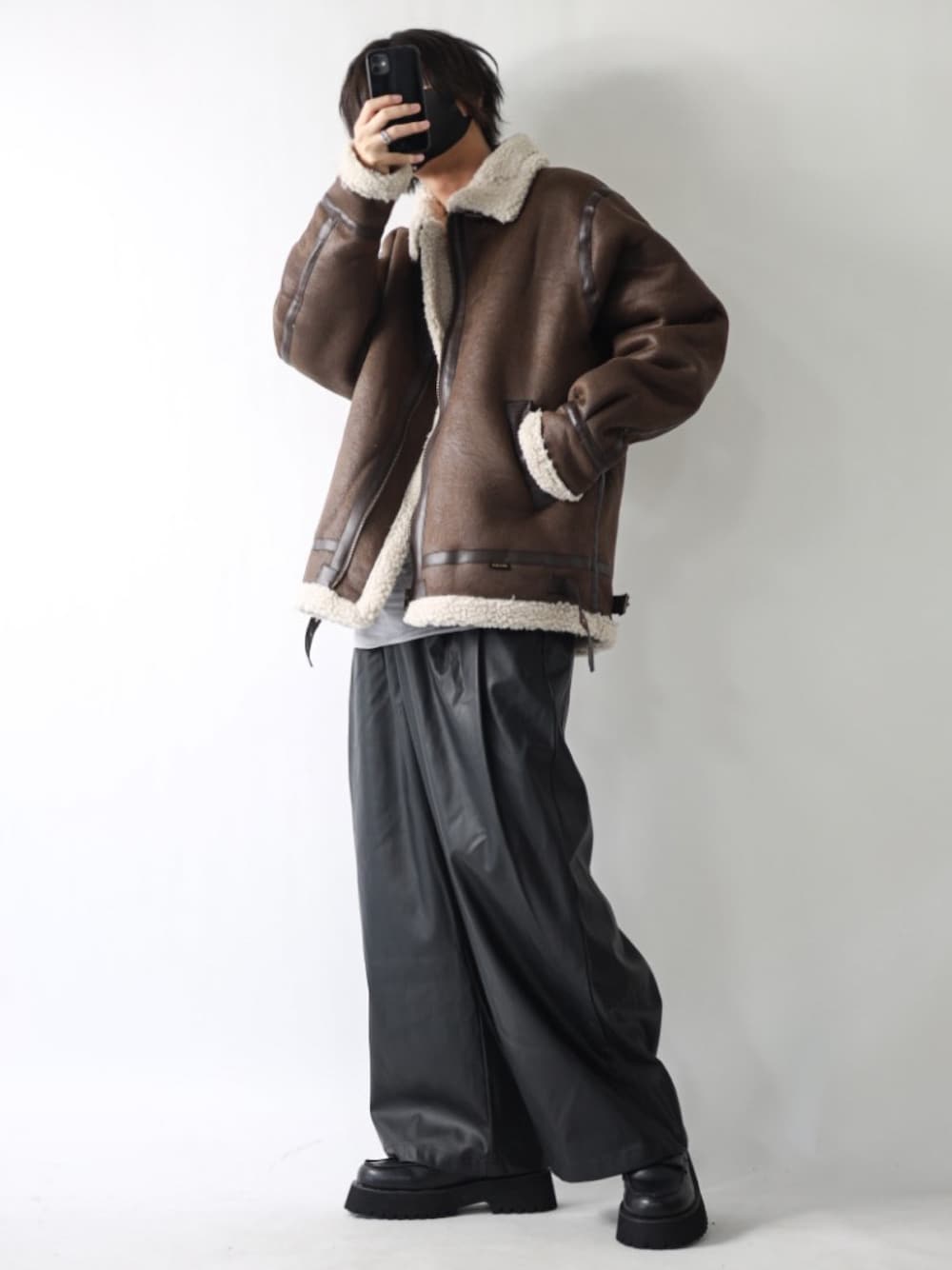 TJ｜Karakubuyのムートンコートを使ったコーディネート - WEAR