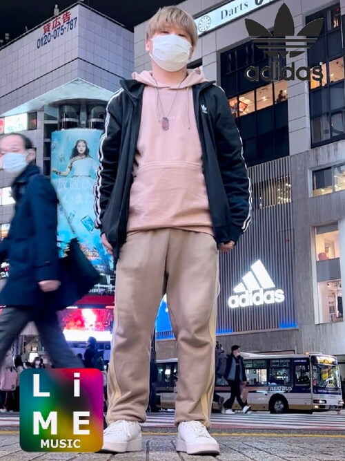 LiME(松尾 頼武)作曲家｜adidas Originalsのパーカーを使ったコーディネート - WEAR