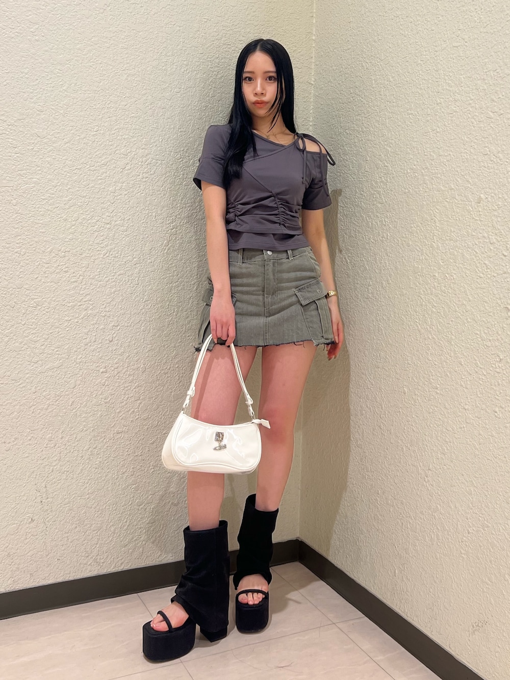 栗原あいり(EMODA)｜EMODAのTシャツ/カットソーを使ったコーディネート - WEAR