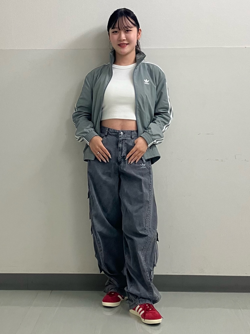 アディダス オリジナルス ウーブントラックトップ、Adilenium シーズン 2 カーゴパンツ（ジェンダーニュートラル）、ガゼル / Gazelleのアディダスコーデ【アディダス公式】