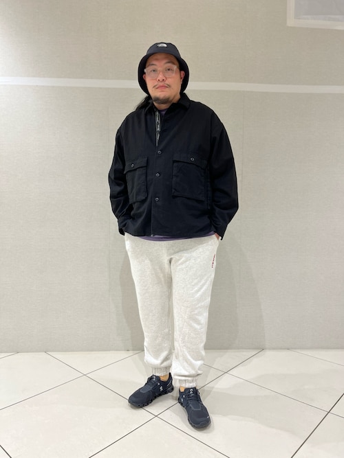日下部氏(BEAVERなんば店 )｜GRAMICCI のスウェットパンツを使ったコーディネート - WEAR