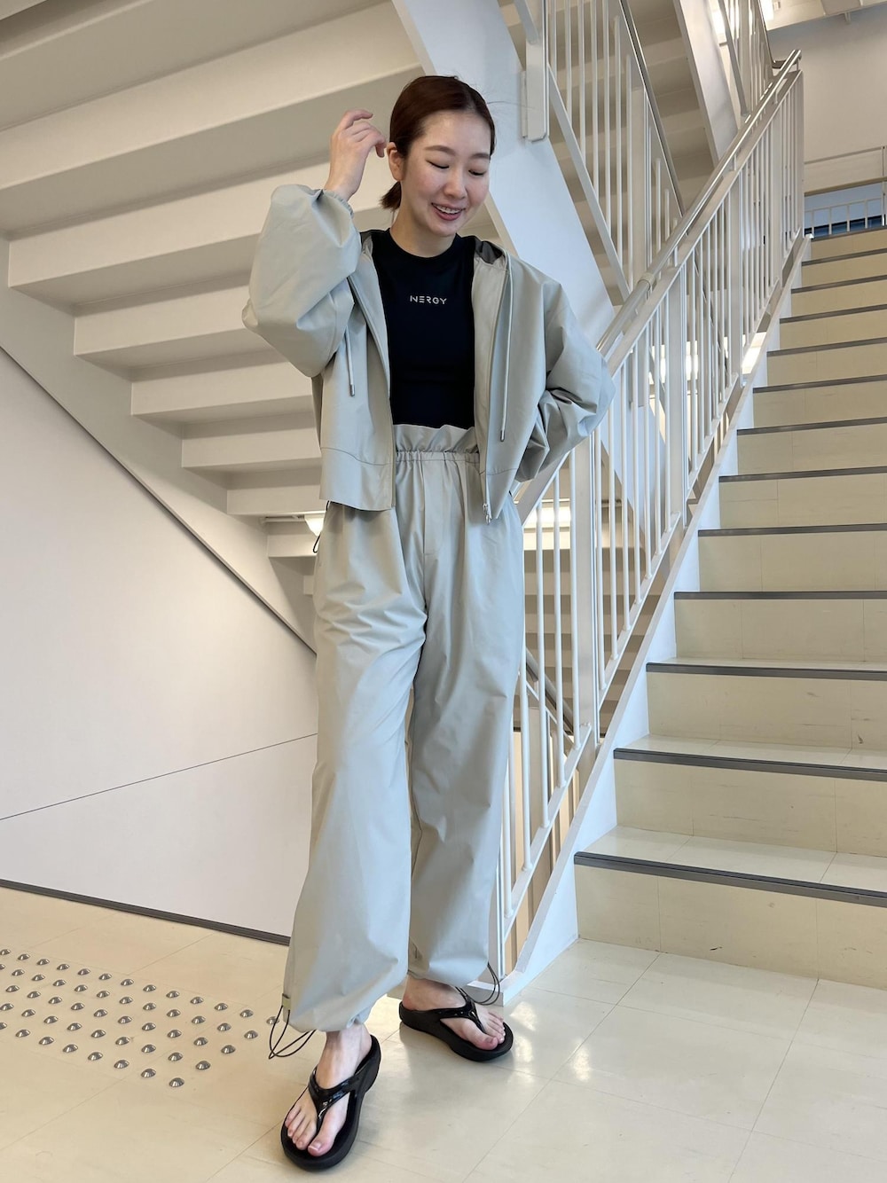 mari(ROPE' PICNIC mozoワンダーシティ)｜OOFOSのサンダルを使ったコーディネート - WEAR