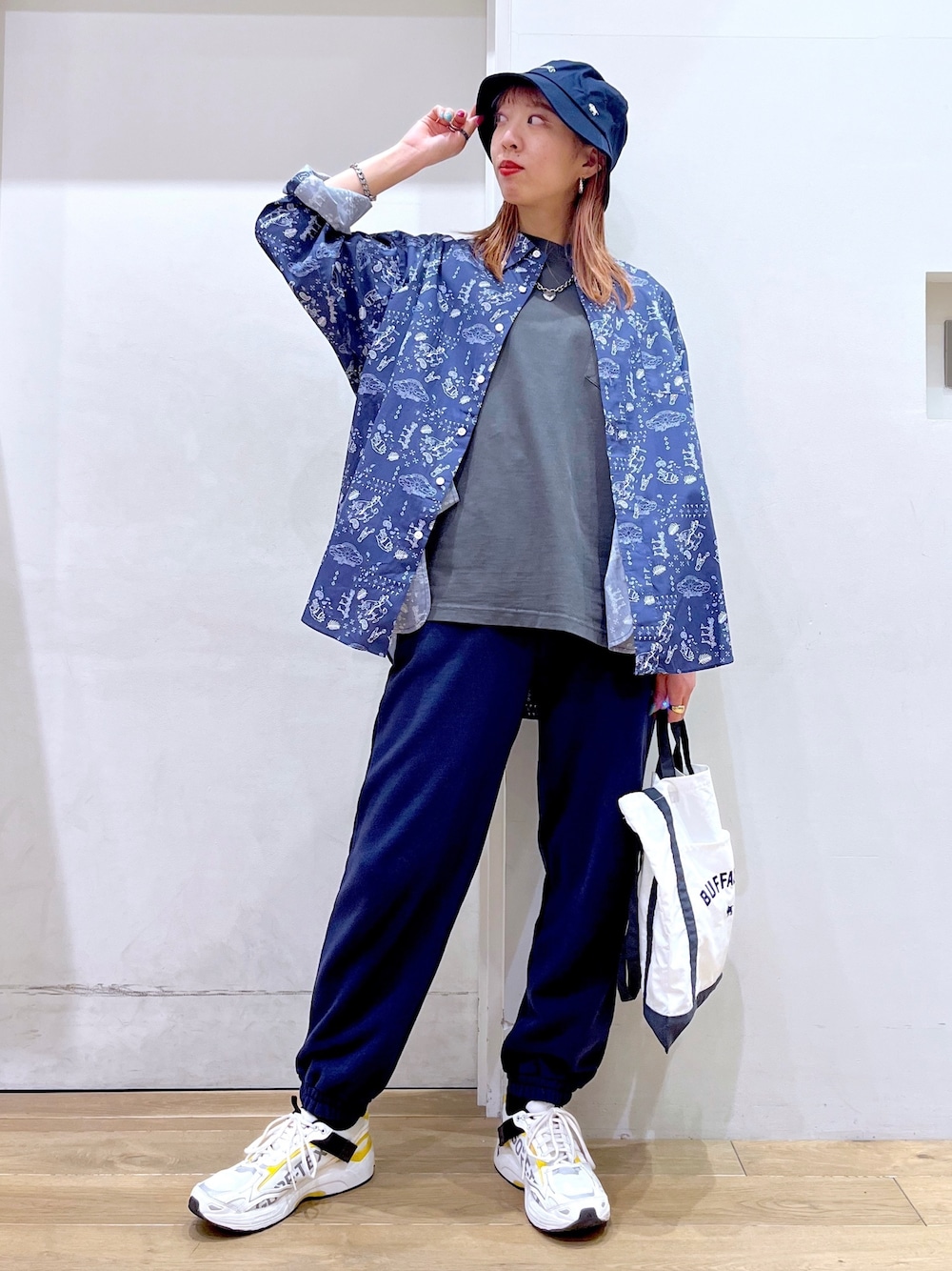 TAMU(BAYFLOW ららぽーと和泉店)｜BAYFLOWのTシャツ/カットソーを使ったコーディネート - WEAR