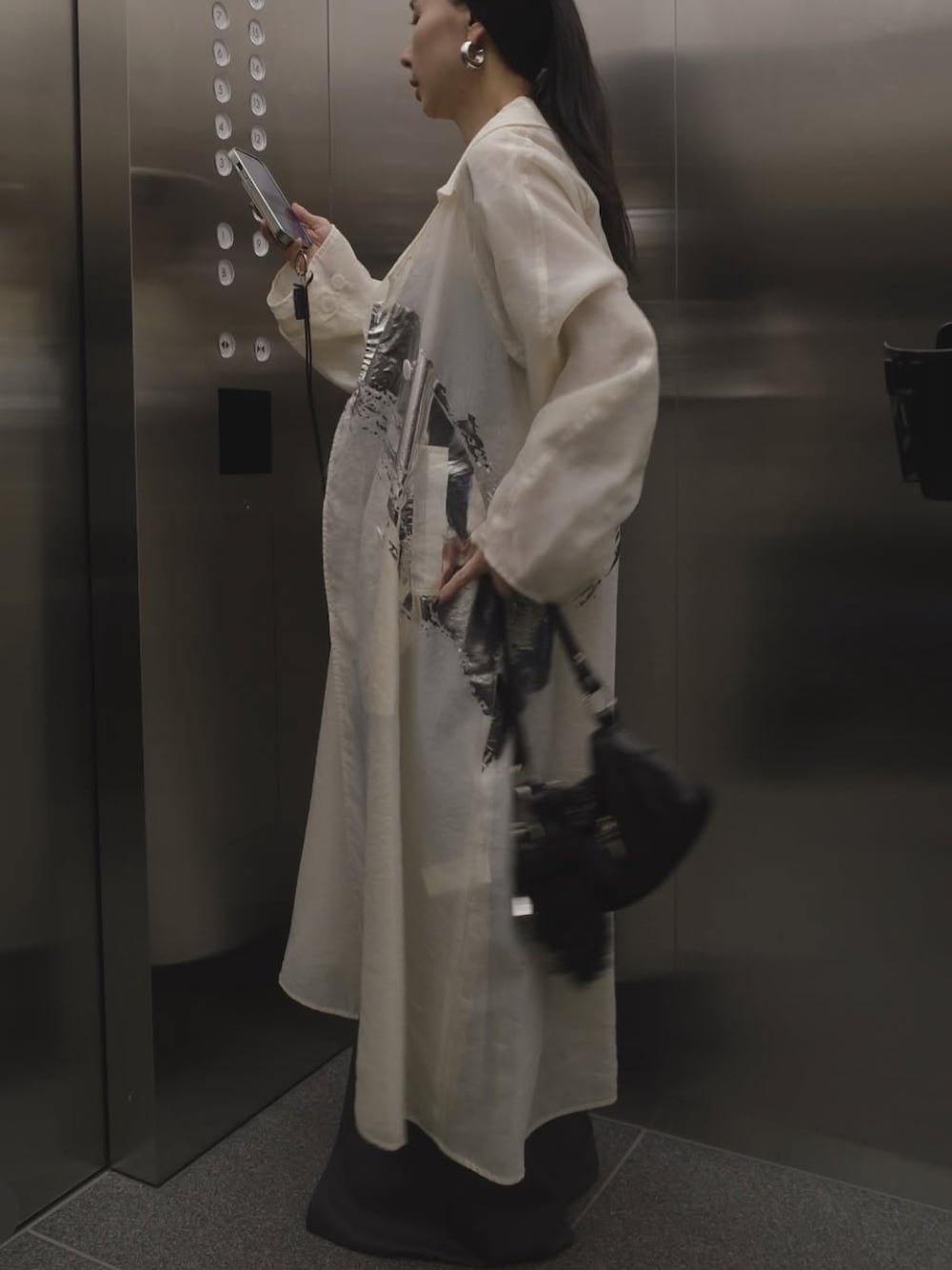 黒石奈央子｜Ameriのトレンチコートを使ったコーディネート - WEAR