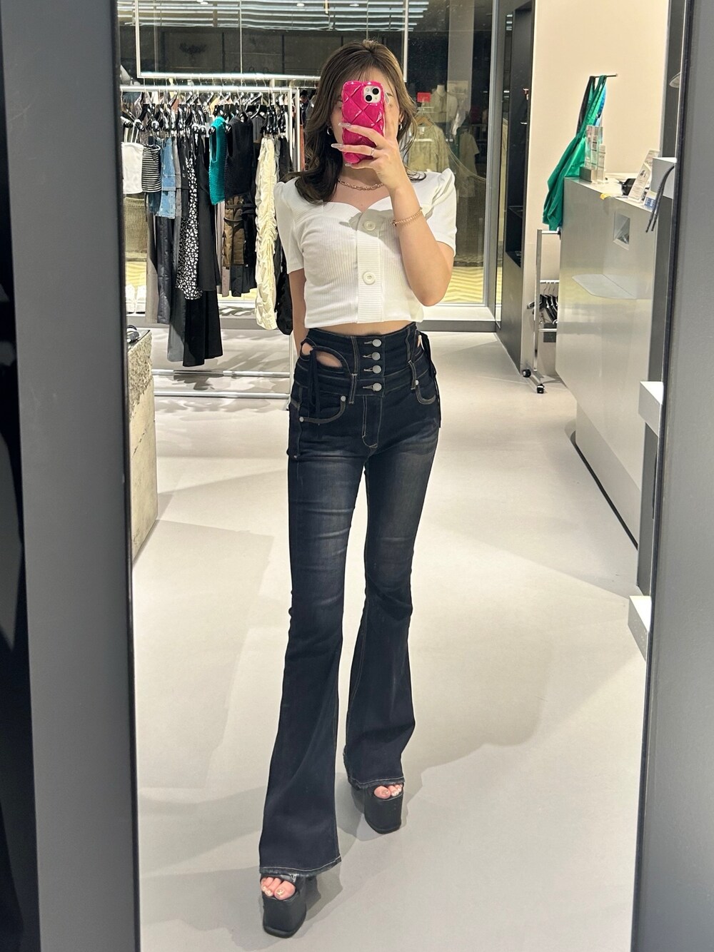 豊田朱莉(EMODA)｜EMODAのTシャツ/カットソーを使ったコーディネート - WEAR