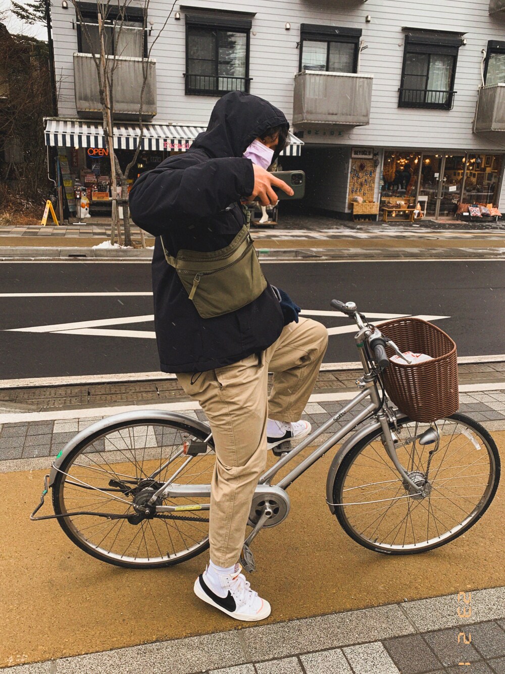 Liang Ke Shang｜NAUTICAのチノパンツを使ったコーディネート - WEAR