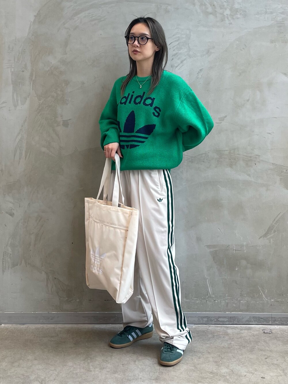 アディダス オリジナルス 70s クルーネックセーター、トラックパンツ（ジェンダーニュートラル）、BRMDのアディダスコーデ【アディダス公式】