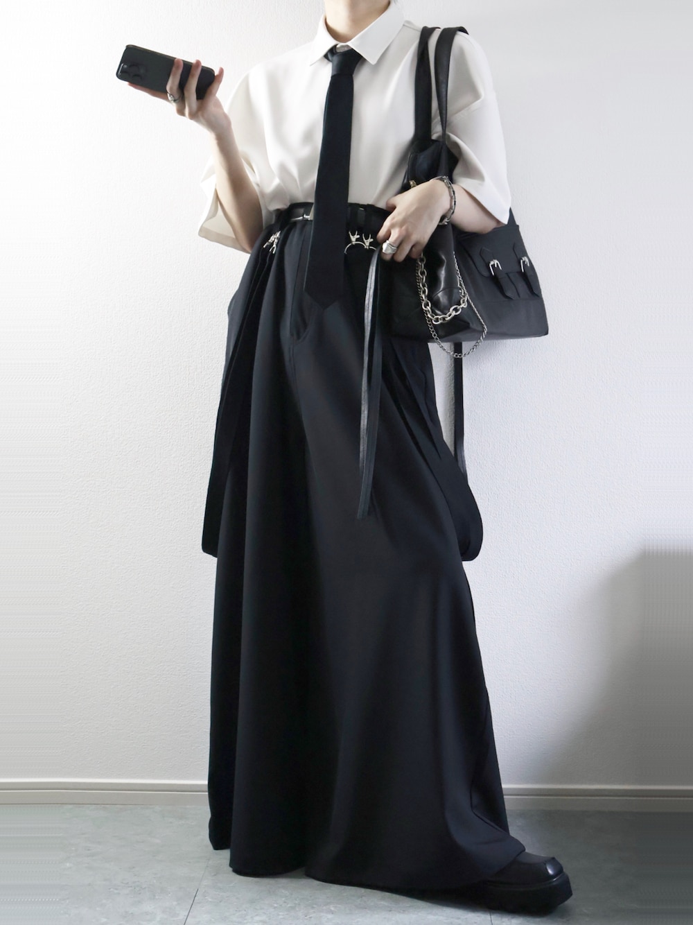 らい｜cussilのスラックスを使ったコーディネート - WEAR