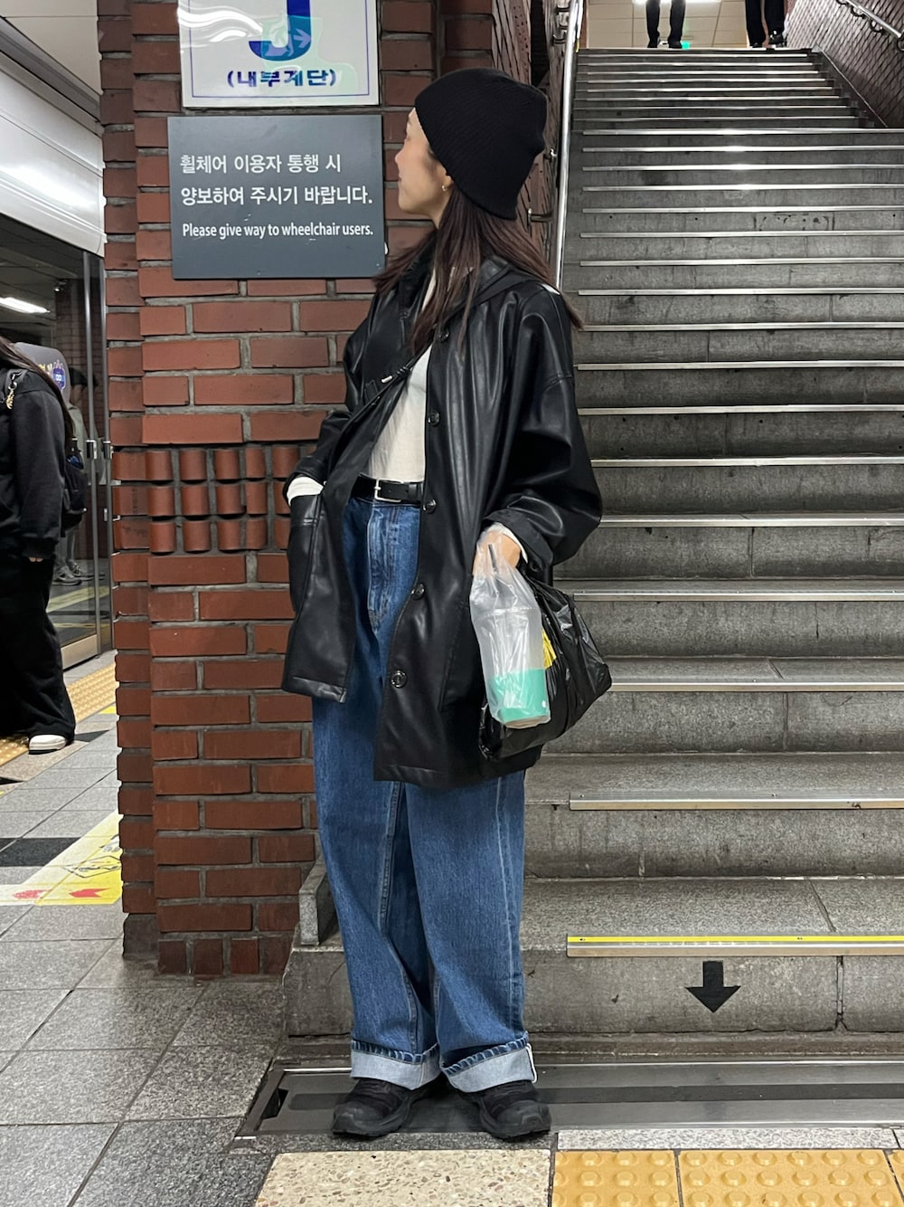 yan｜TODAYFULのデニムパンツを使ったコーディネート - WEAR