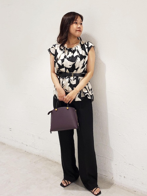 セール】【WEB・一部店舗限定】バックサテンセミフレアパンツ/洗える