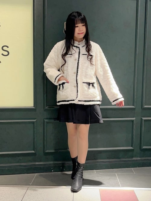 ぁゅゅ(axes femme POETIQUE HEP FIVE 店)｜axes femme POETIQUEのテーラードジャケットを使ったコーディネート - WEAR