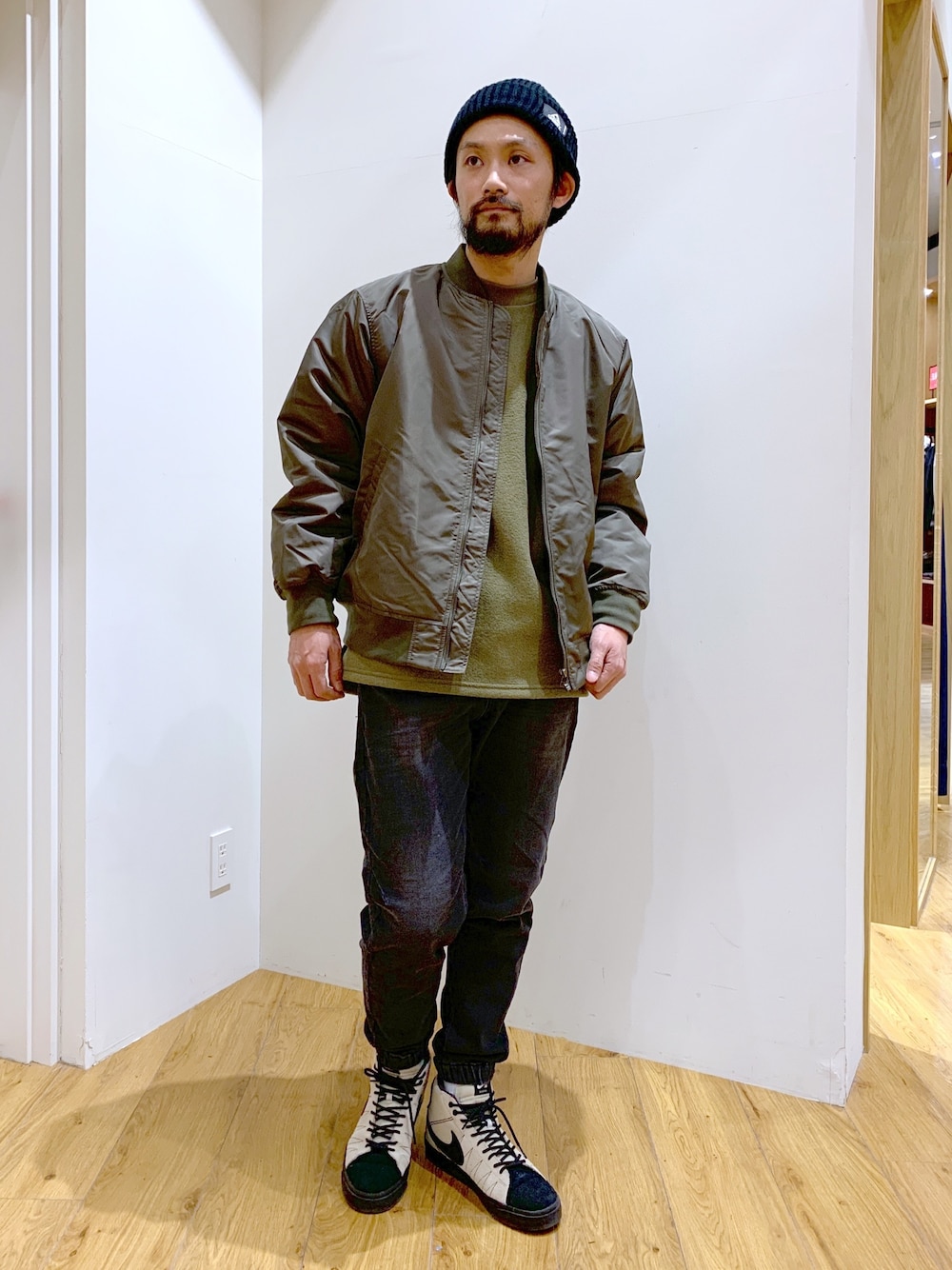 NAKAJI_BF(Adastria 本部)｜BAYFLOWのMA-1を使ったコーディネート - WEAR