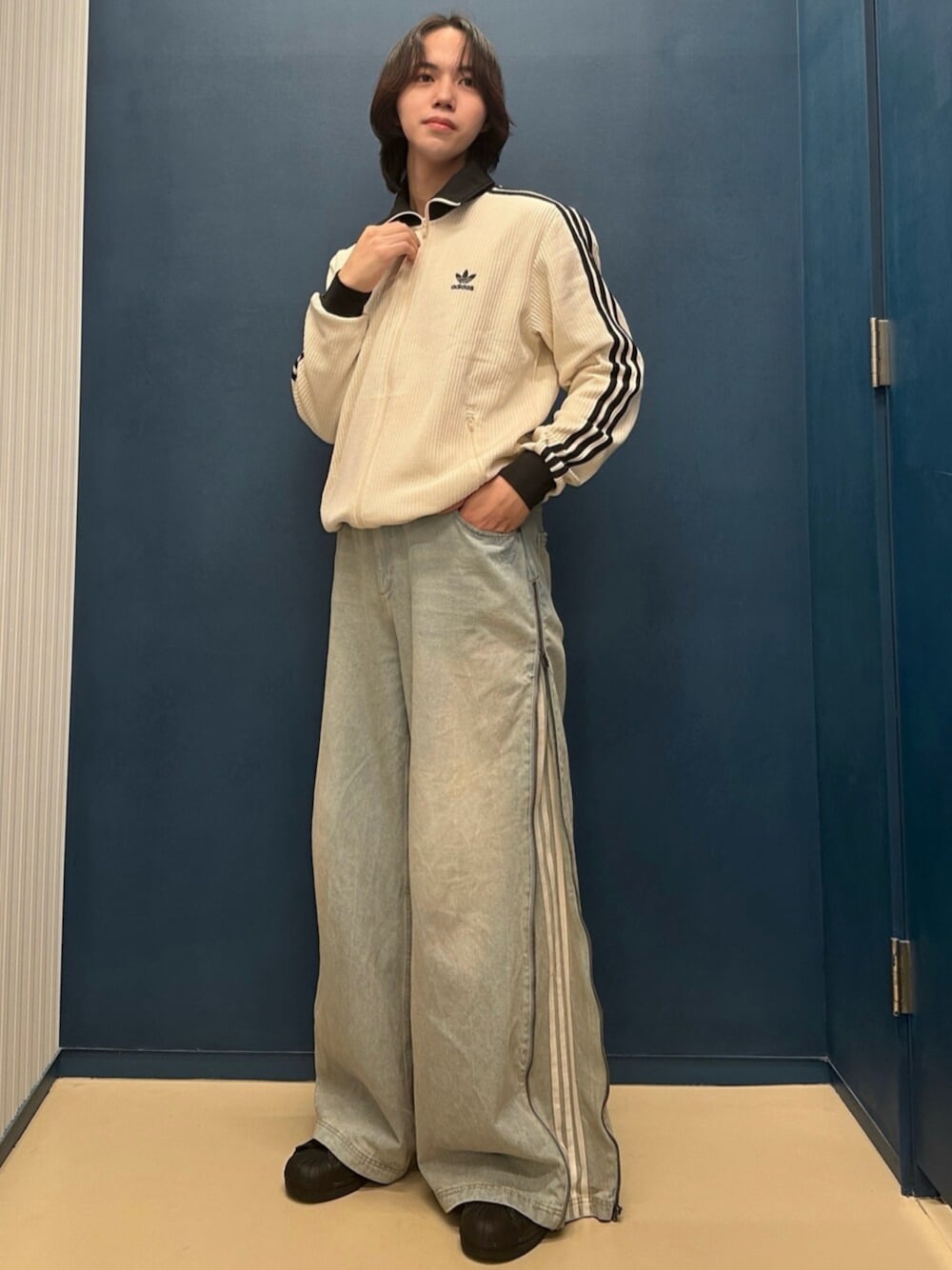 Kncn(アディダス ブランドコアストア 新宿)｜adidasのパンツを使ったコーディネート - WEAR