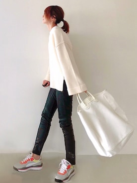 スニーカーを使った「黒パンツ」のレディース人気ファッションコーディネート - WEAR