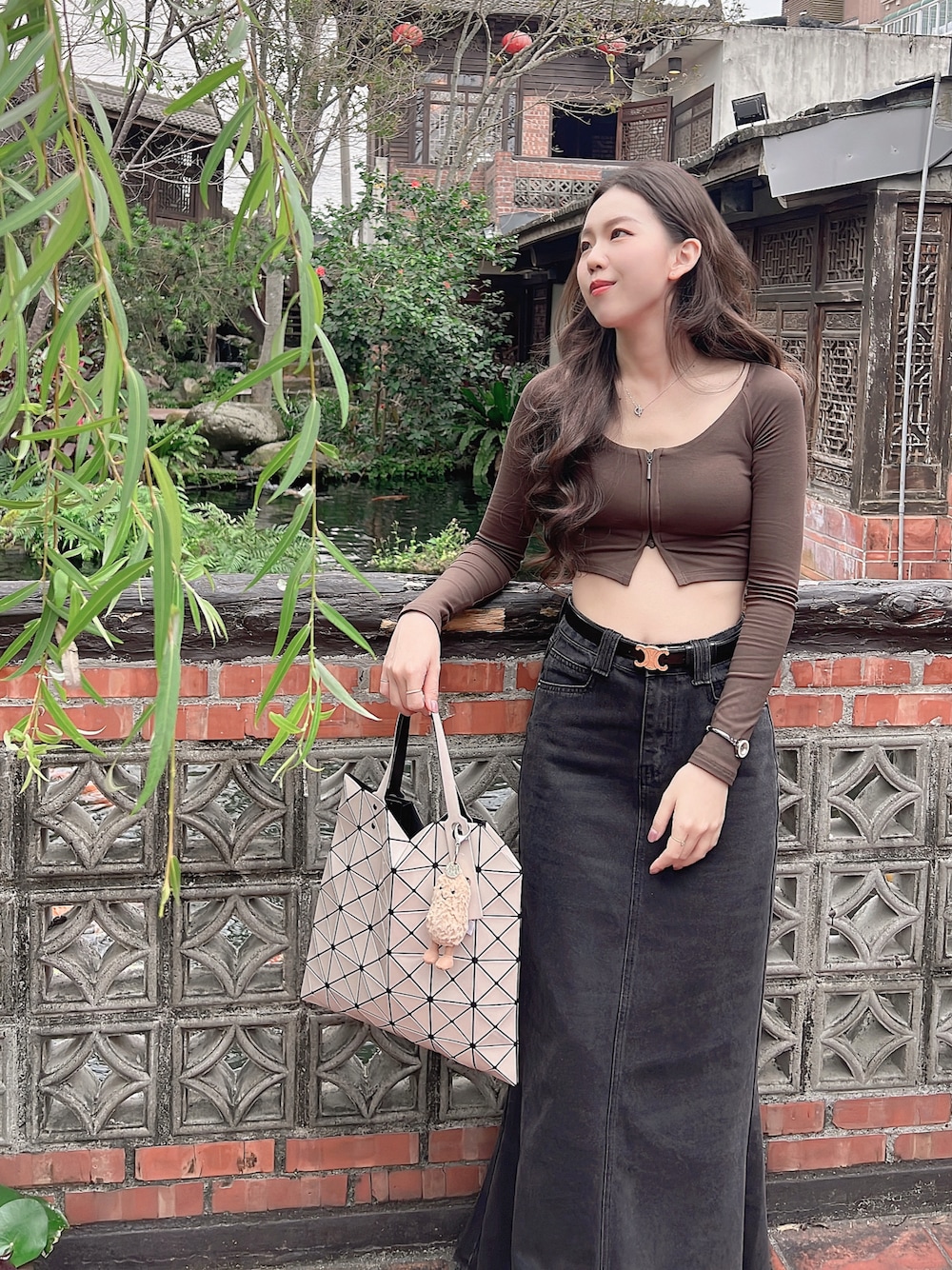 Kelly Chen｜BAO BAO ISSEY MIYAKEのトートバッグを使ったコーディネート - WEAR