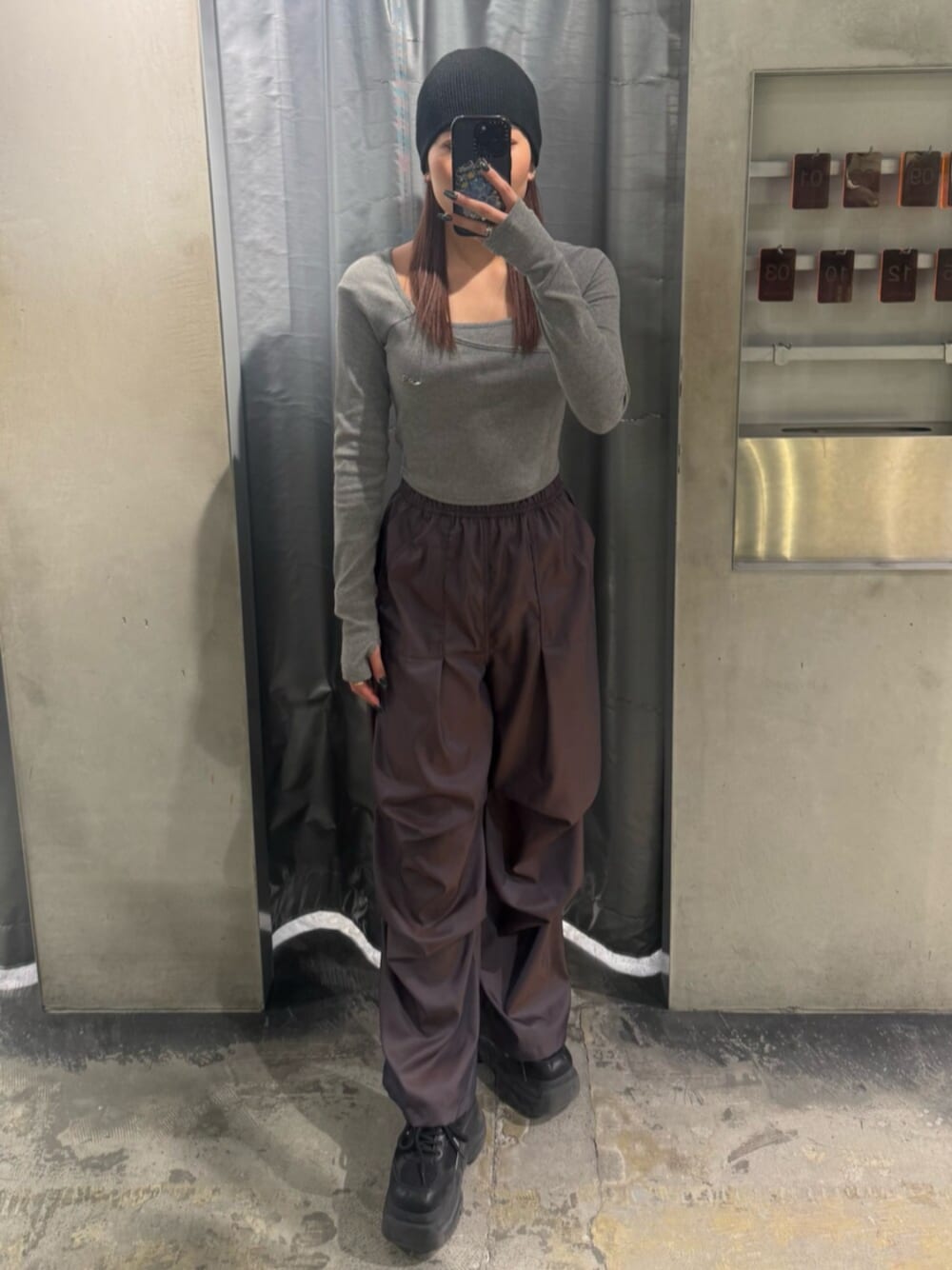 新井舞(EMODA)｜EMODAのスニーカーを使ったコーディネート - WEAR