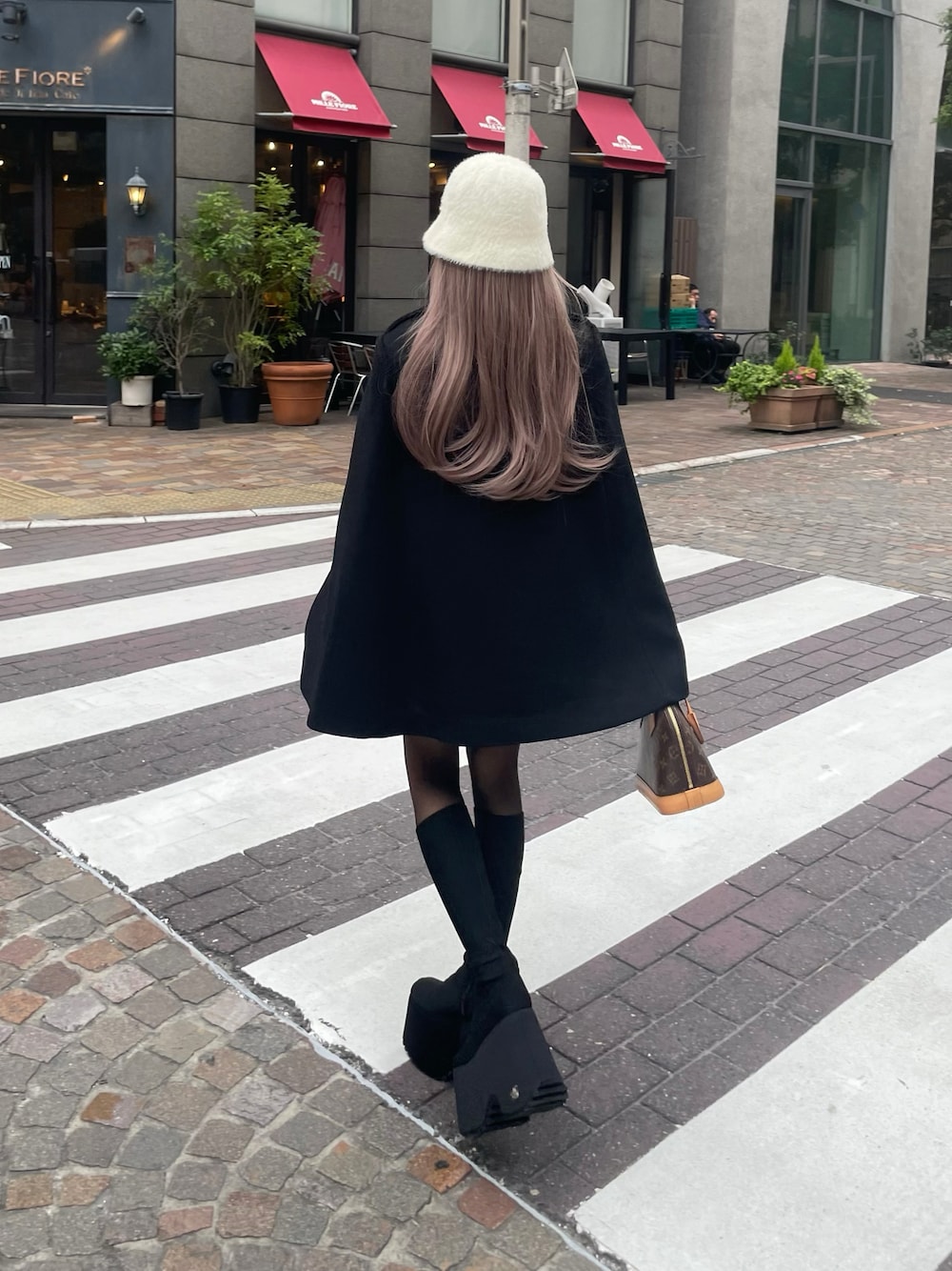 𝑦𝑢𝑘𝑎 🦁｜LOUIS VUITTONのハンドバッグを使ったコーディネート - WEAR