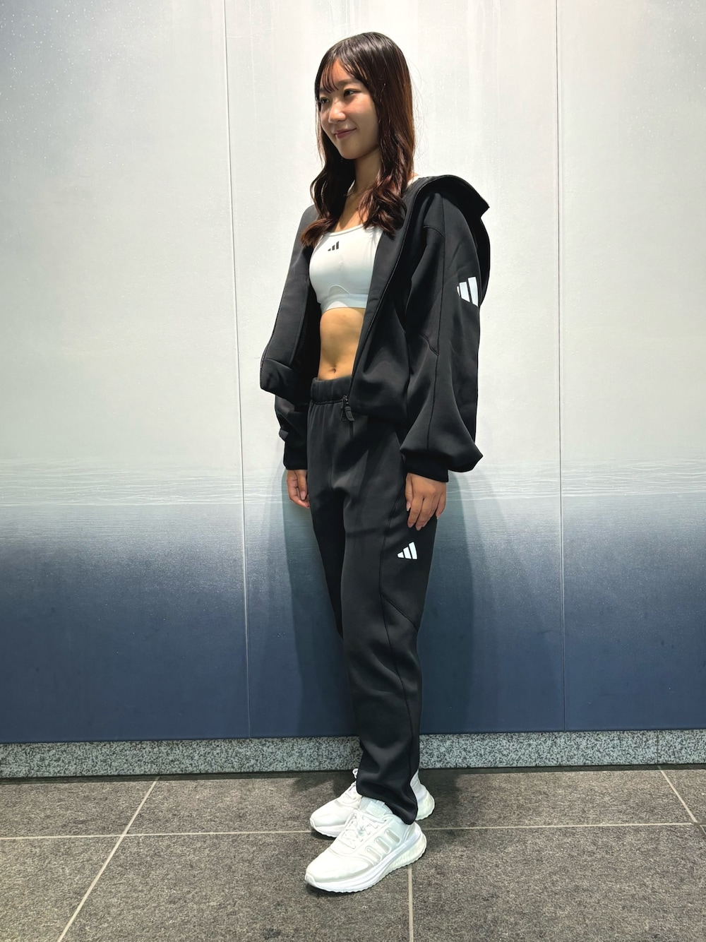 Z.N.E. JAPAN ルーズフィット フルジップフーディー、Z.N.E. JAPAN レギュラーフィットパンツ、X_PLR Phaseのアディダスコーデ【アディダス公式】