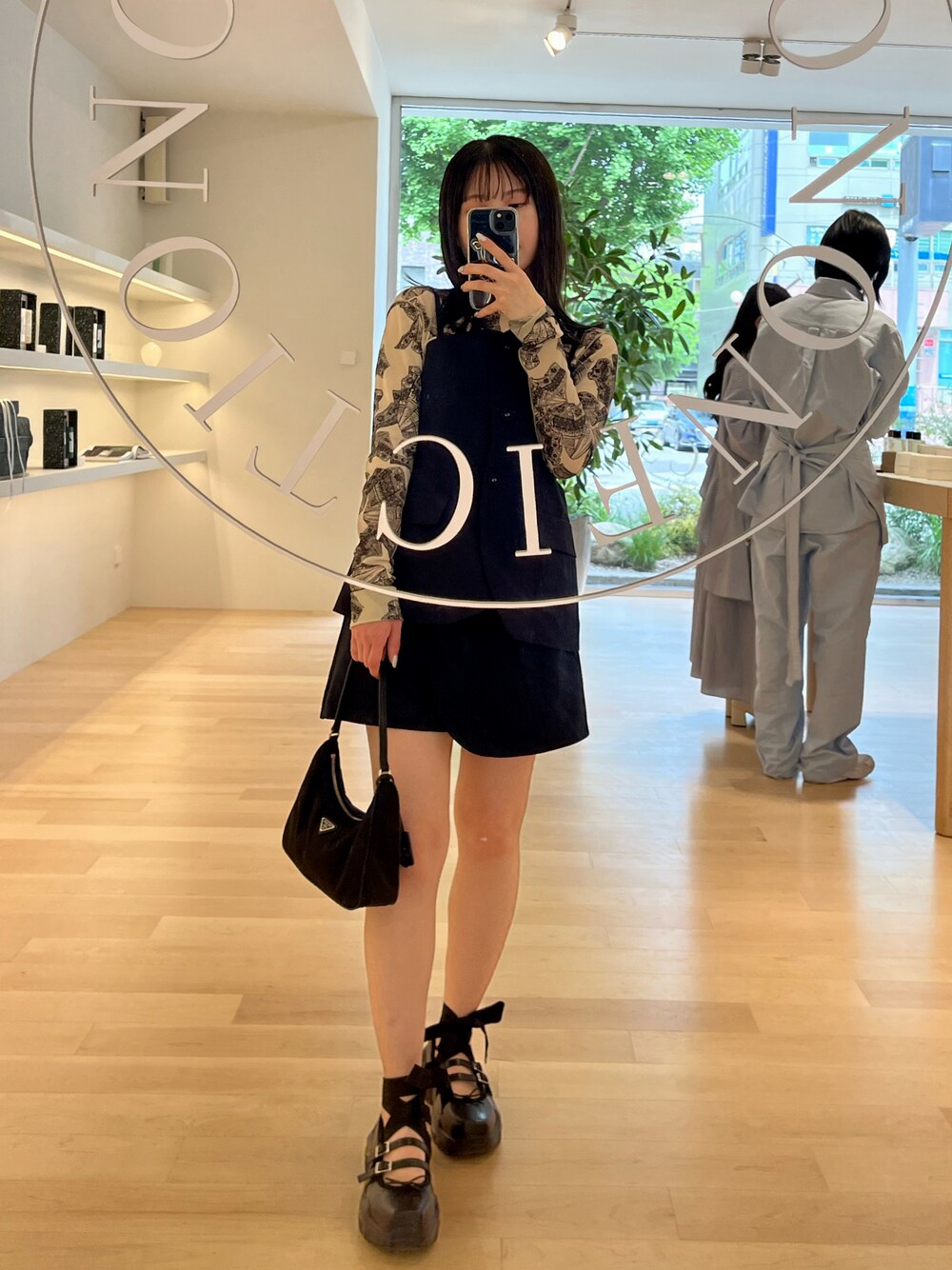 rl05｜PRADAのハンドバッグを使ったコーディネート - WEAR