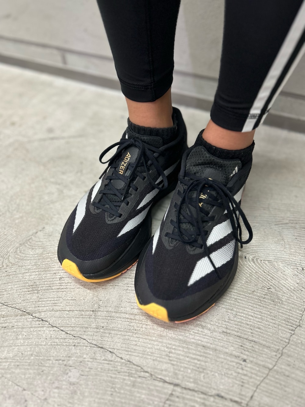 トレイン エッセンシャルズ スリーストライプス ハイウエスト 7/8丈レギンス、アディゼロ SL2 ランニング / Adizero SL2 ...