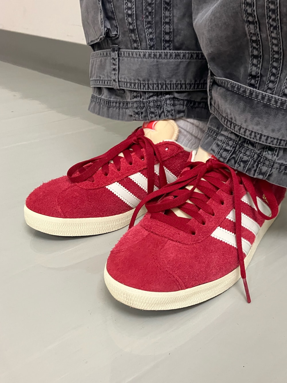 アディダス オリジナルス ウーブントラックトップ、Adilenium シーズン 2 カーゴパンツ（ジェンダーニュートラル）、ガゼル / Gazelleのアディダスコーデ【アディダス公式】