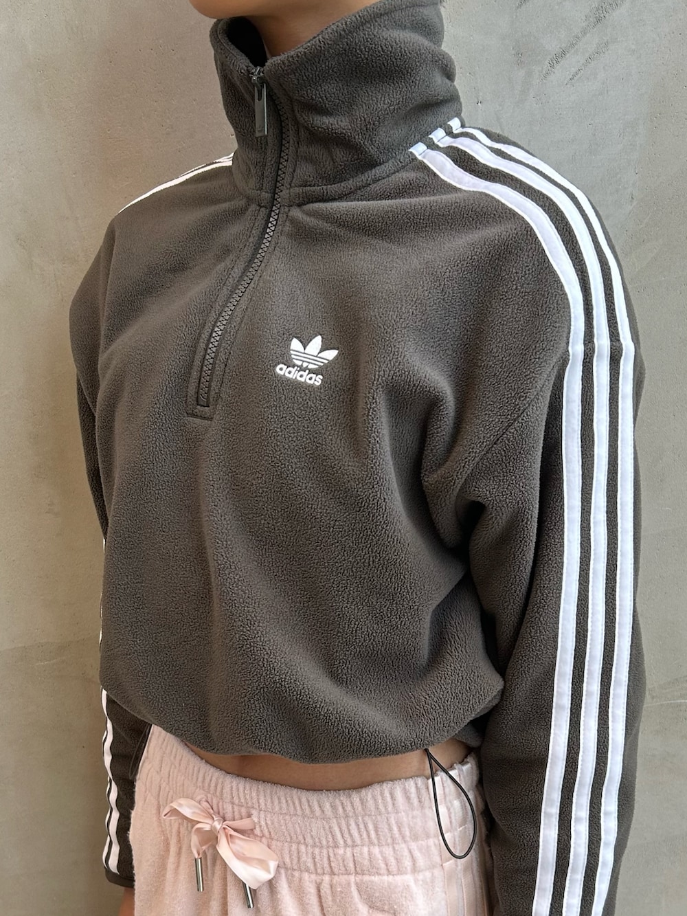 ポーラーフリース 1/2ジップ ルーズスウェット、ジョガー、Sambaeのアディダスコーデ【アディダス公式】