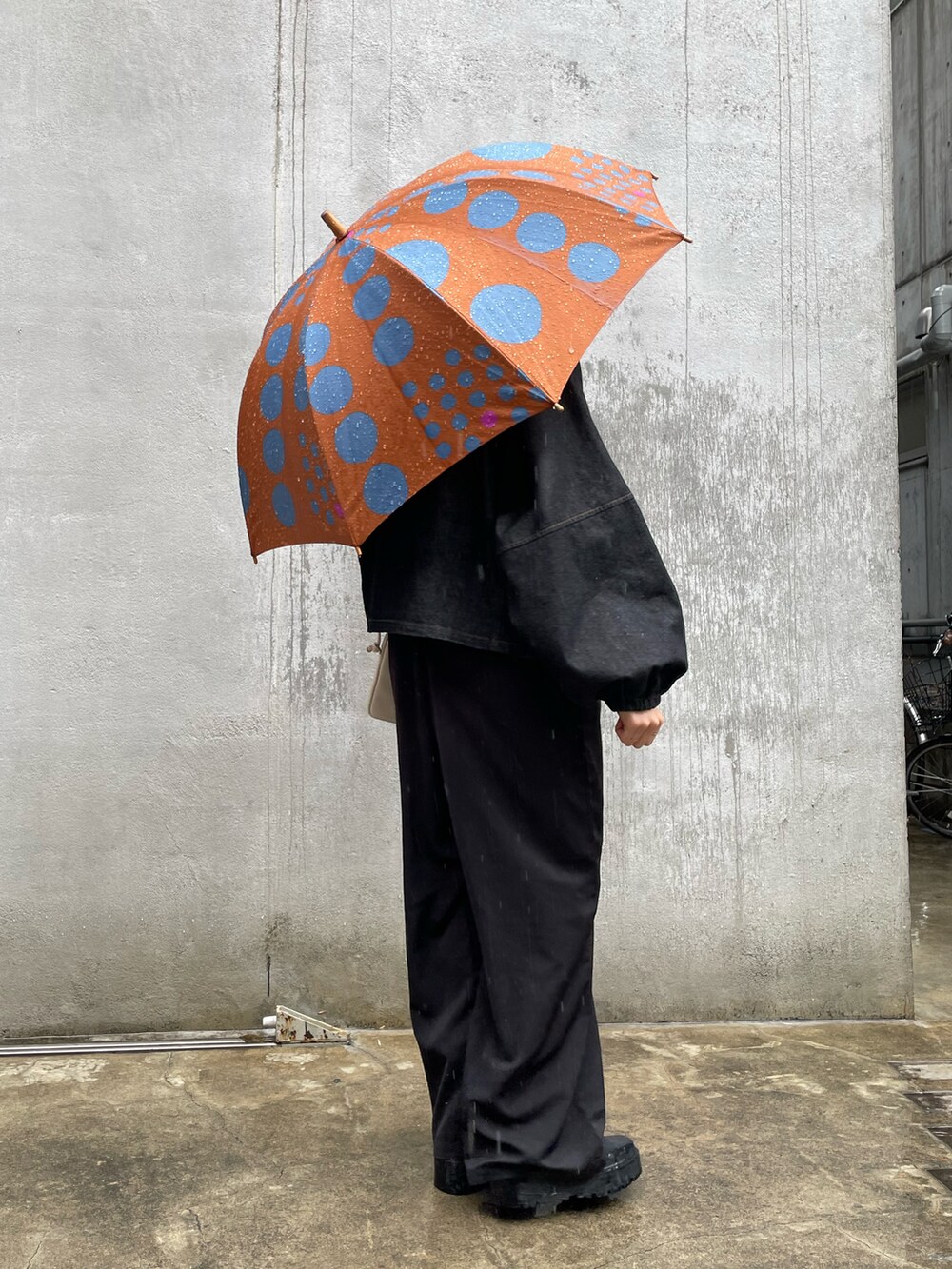 aya( BIRTHDAY BAR 本部)｜392 plusmの長傘を使ったコーディネート - WEAR