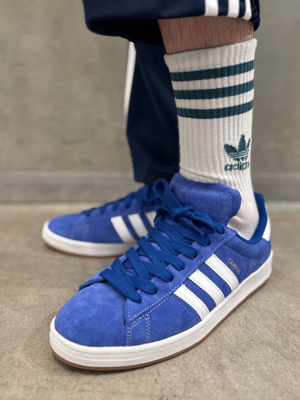 アディカラー バギーフィット ファイヤーバードトラックパンツ（ジャージ）、ジャバー スカイフック 半袖Tシャツ、キャンパス ADV ...