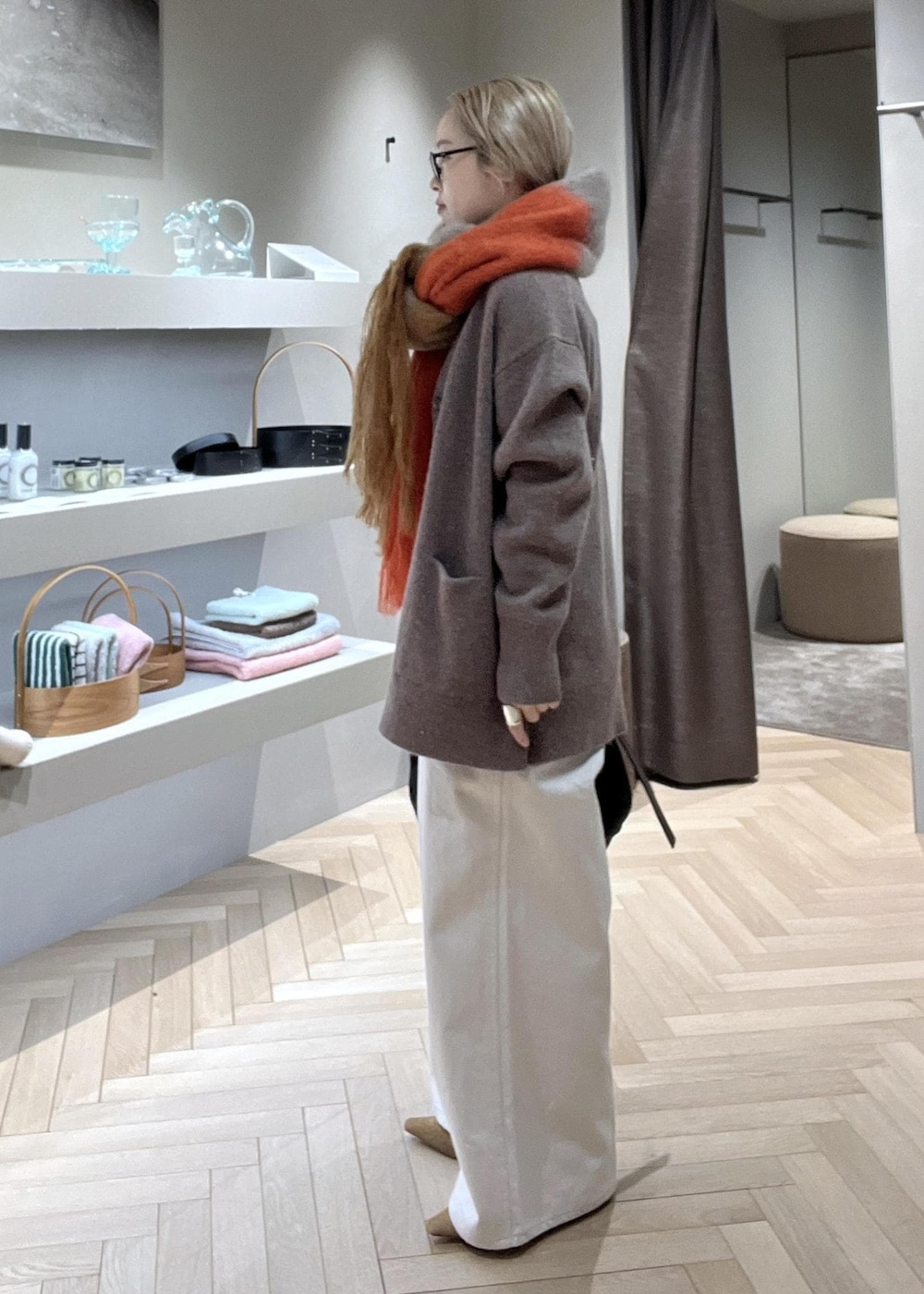 kino(SALON adam et rope' アトレ恵比寿)｜814 EZCARAYのマフラーを使ったコーディネート - WEAR