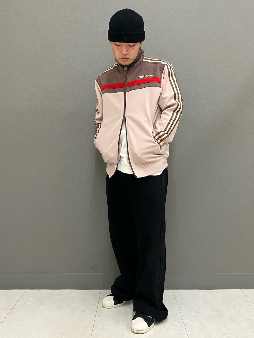 NT(アディダス ブランドコアストア 横浜ジョイナス)｜adidasのニットキャップ/ビーニーを使ったコーディネート - WEAR