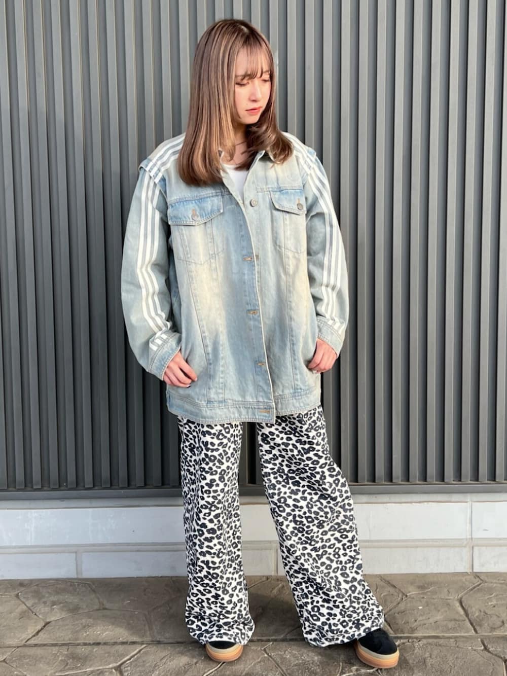 Adilenium シーズン 3 2-In-1 デニムシャツジャケット、ガゼルボールド / Gazelle Boldのアディダスコーデ【アディダス公式】