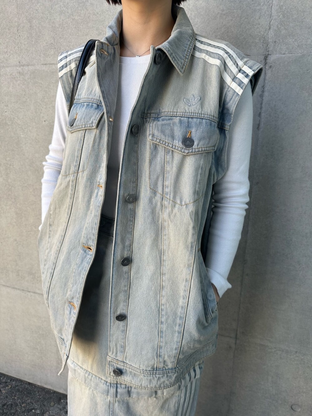 Adilenium シーズン 3 2-In-1 デニムシャツジャケット、 Adilenium シーズン 3 3-In-1 デニムスカートの ...