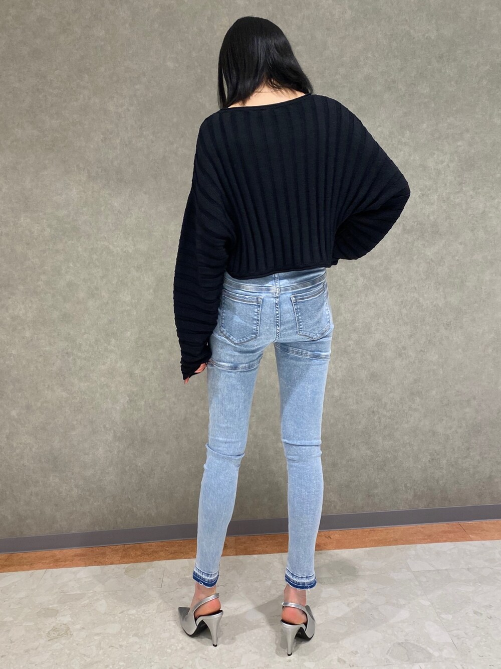 山崎愛実（EMODA）｜EMODAのデニムパンツを使ったコーディネート - WEAR