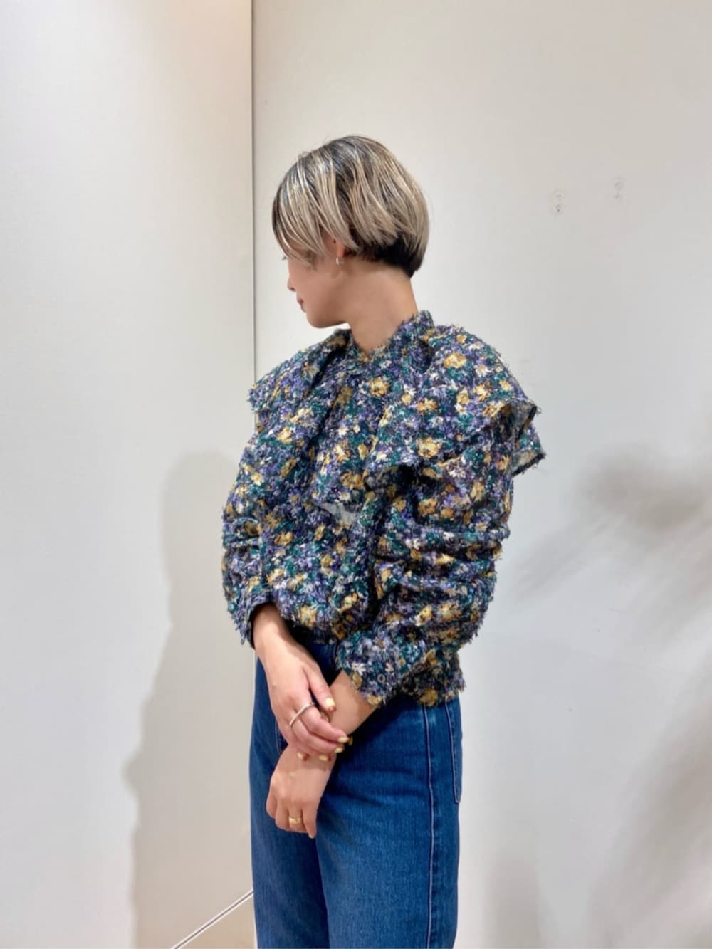 Ishii_TOMORROWLAND(TOMORROWLAND ルミネ町田店)｜MACPHEEのノーカラーコートを使ったコーディネート - WEAR