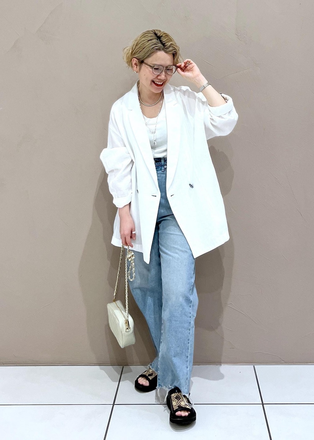 Hirom(SALON adam et rope' 新宿NEWoMan)｜AULENTTIのショルダーバッグを使ったコーディネート - WEAR