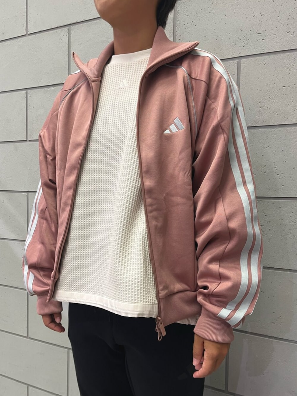 adidas Z.N.E. パンツ、ラックスフロー オールデイズ ルーズフィット ワッフル フリース クルーシャツのアディダスコーデ【アディダス公式】