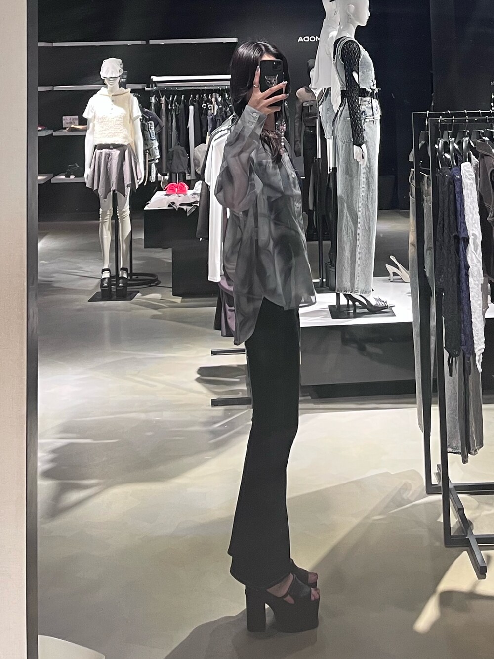 川越祐莉(EMODA)｜EMODAのシャツ/ブラウスを使ったコーディネート - WEAR