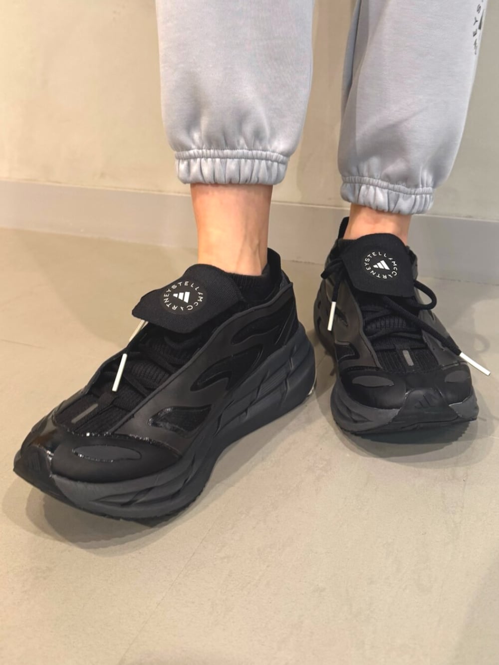 adidas by Stella McCartney トレーニング マイクロドット クロップトップス、adidas by Stella McCartney トラックトップ、adidas by ...