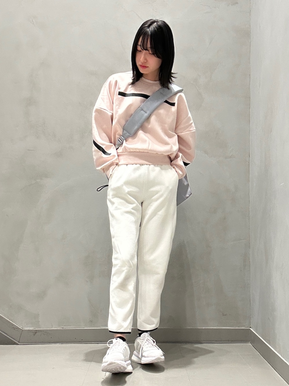 adidas Z.N.E. スウェットシャツ、4NWNL トートバッグ、Z.N.E. JAPAN レギュラーフィットパンツ、X_PLR Phaseのアディダスコーデ【アディダス公式】