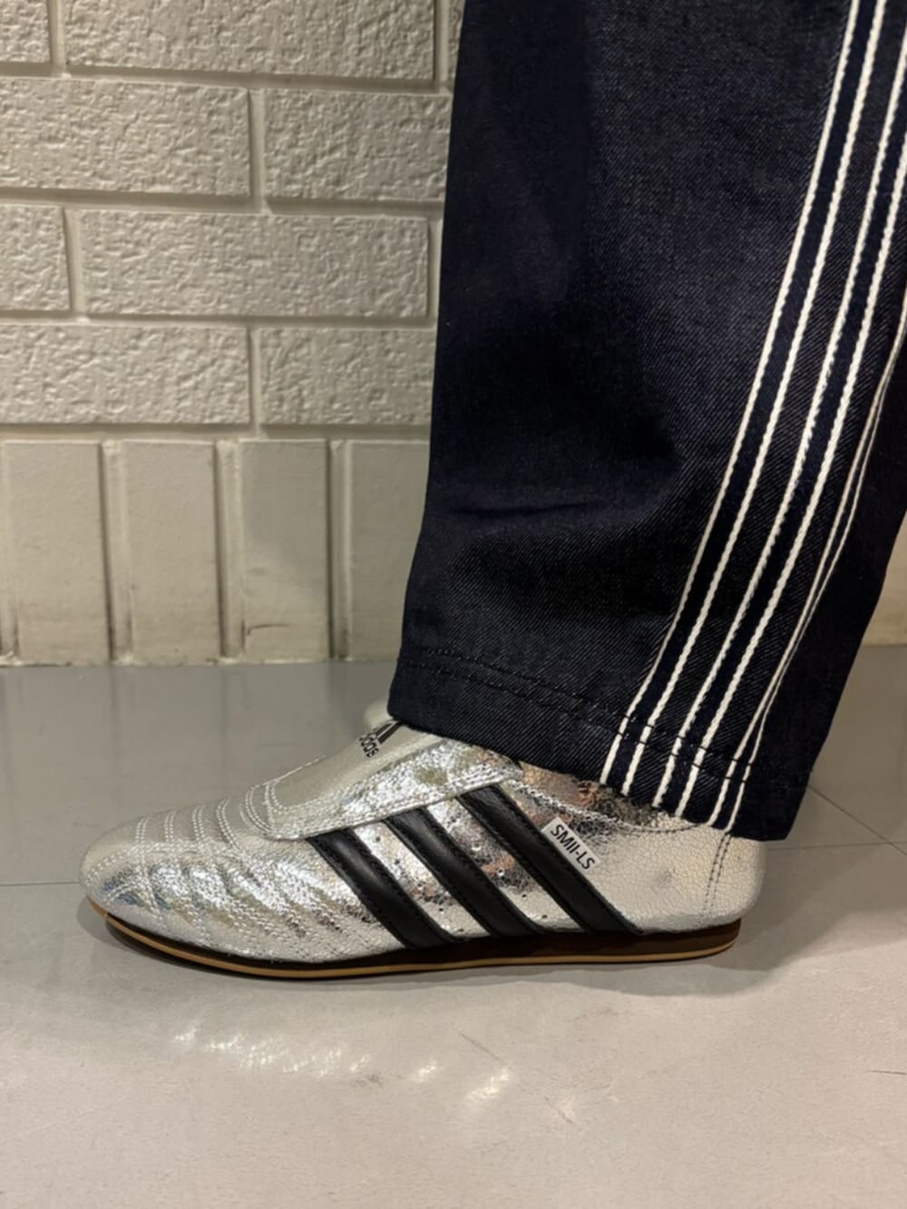 デニム半袖シャツ、デニムパンツ、カットアウト カリ半袖Tシャツ、テコンドー / Taekwondo、ミニ エアライナーバッグのアディダスコーデ ...