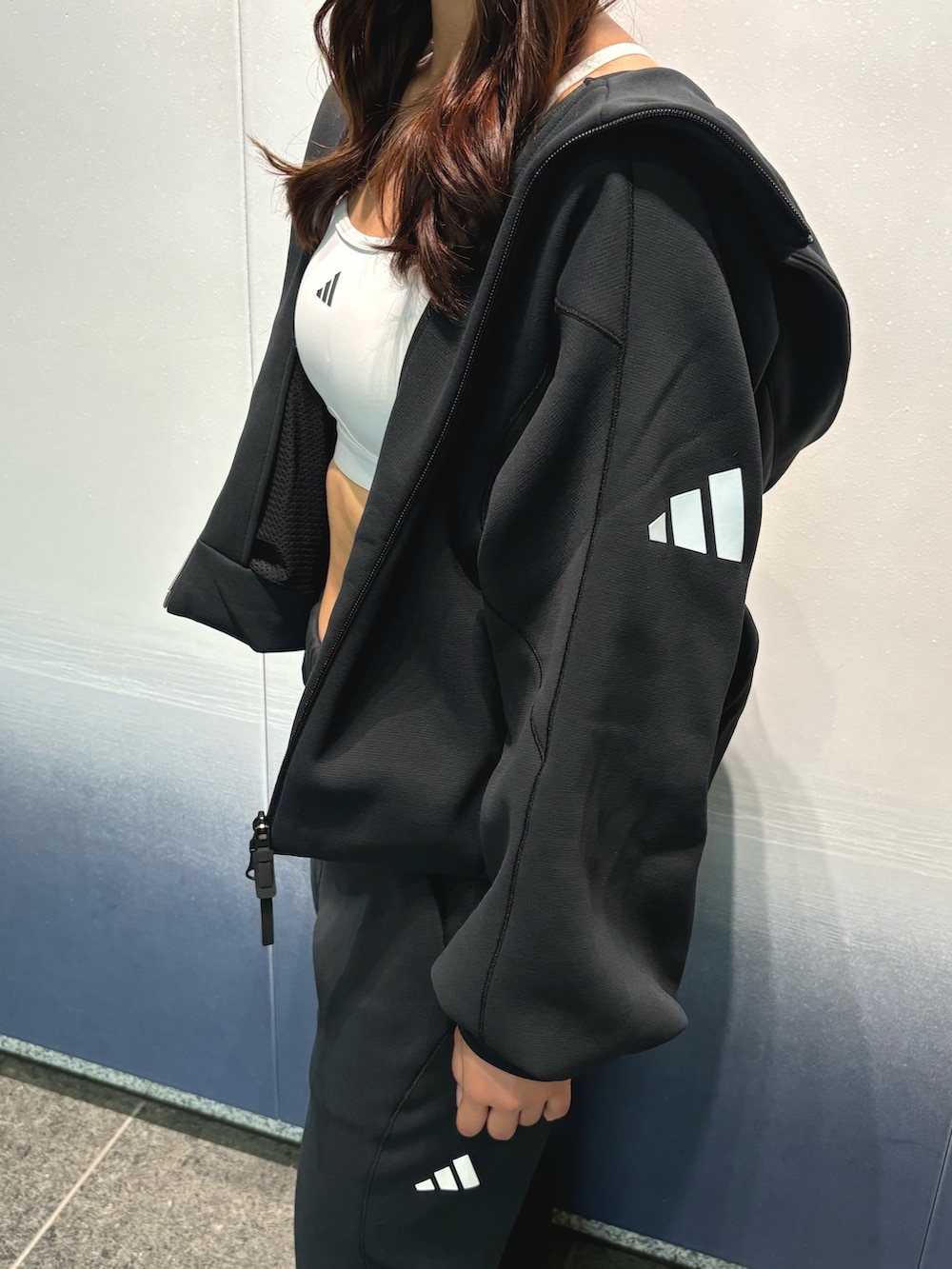 Z.N.E. JAPAN ルーズフィット フルジップフーディー、Z.N.E. JAPAN レギュラーフィットパンツ、X_PLR Phaseのアディダスコーデ【アディダス公式】