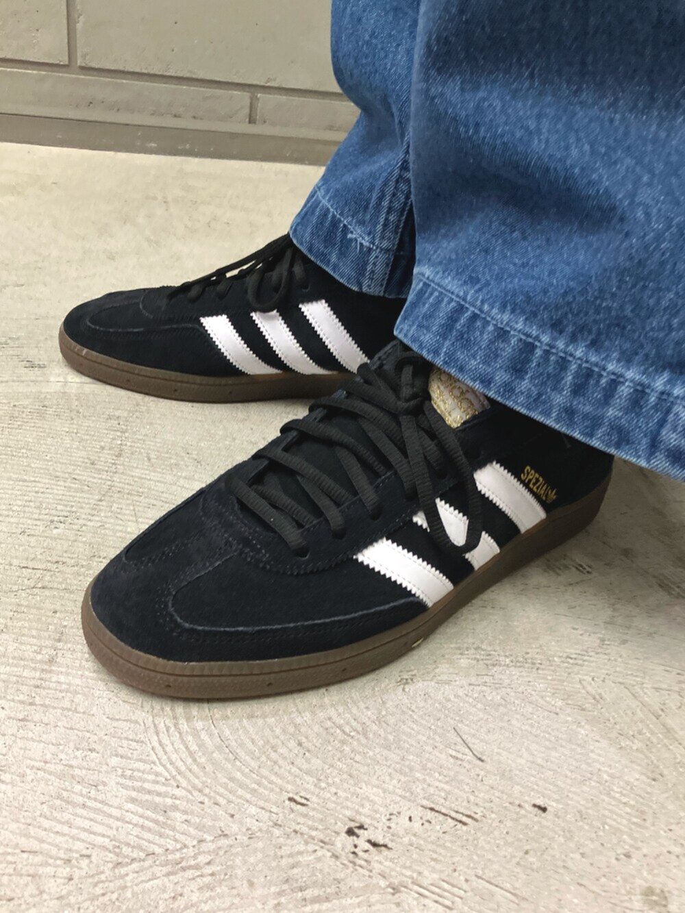ハンドボール スペツィアル / Handball Spezial、アディカラー デニム ファイヤーバードパンツのアディダスコーデ【アディダス公式】