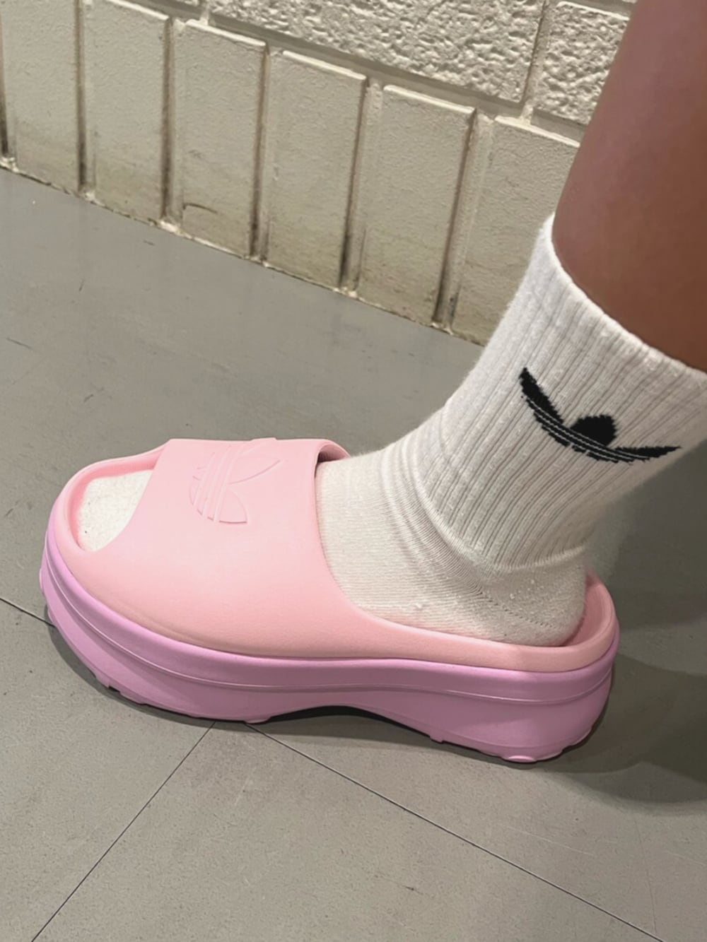 Adifom スタン サンダル /Adifom Stan Slides、アディカラー デニム スリーストライプス タンクワンピースのアディダス ...