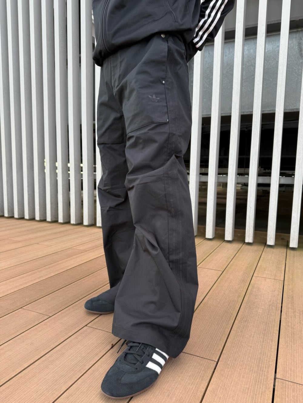 上質なエッセンシャル ワイドパンツ、ハンドボール スペツィアル Lo Pro / Handball Spezial Lo Proのアディダス ...