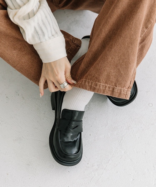 Flugge（フラッジー）の「square toe loafer（ローファー）」 - WEAR