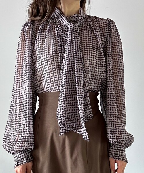 t a r o s u（タロス）の「houndstooth pattern blouse brown/ハウンドトゥースパターンブラウス（シャツ/ブラウス）」 - WEAR