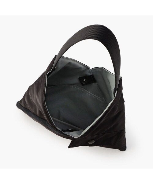 BRIEFING（ブリーフィング）の「TILT TRIANGLE TOTE（Sサイズ）（）」 - WEAR