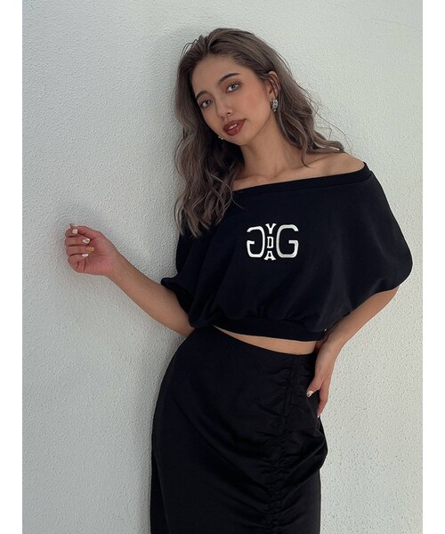 GYDA（ジェイダ）の「Symmetry GYDA エンボス オフショルTOPS（Tシャツ/カットソー）」 - WEAR
